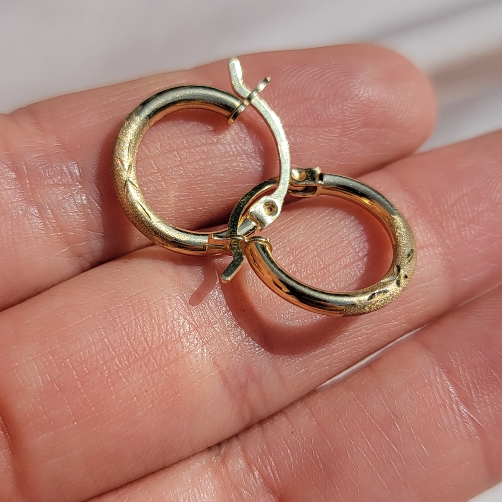 14k Vintage Little Gold Hoops - Gem